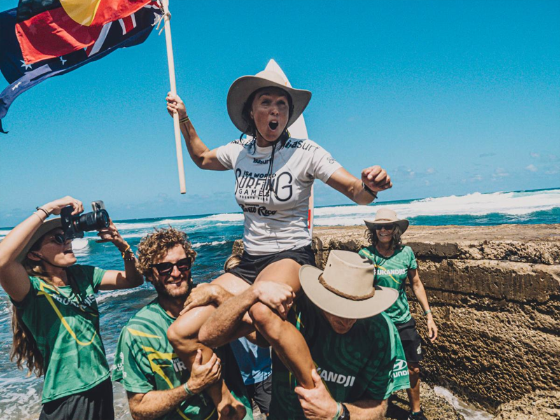Sally Fitzgibbons gana una cuarta medalla de oro sin precedentes en los ...
